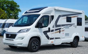 上質かつ移動中も快適な豪華キャンピングカー「SWIFT Escape Compact C404」 | キャンピングカー・車中泊 【BE-PAL ...