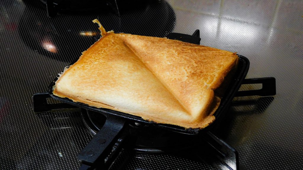 さすが鉄製！老舗OIGENのホットサンドメーカーで作る料理が絶品すぎたので紹介したい | 調理器具・食器 【BE-PAL】キャンプ、アウトドア、自然派生活の情報源ビーパル