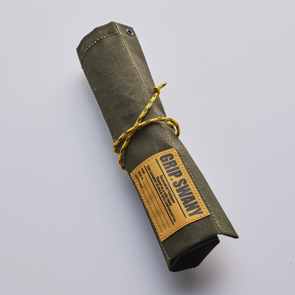 BE-PAL5月号付録の火吹き棒とファイヤースターターがぴったり！難燃素材の巻物型ケース | アウトドア雑貨・小物 【BE-PAL】キャンプ、アウトドア、自然派生活の情報源ビーパル