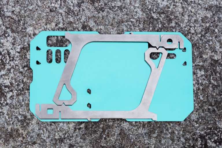 重量わずか89g!? 収納も超コンパクトな「タイニー・テーブル」が秀逸すぎた | テーブル 【BE-PAL】キャンプ、アウトドア、自然派生活の情報源ビーパル