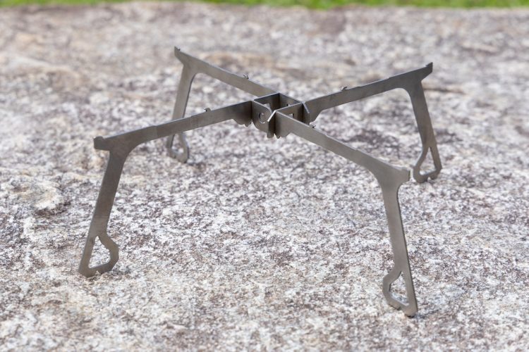 重量わずか89g!? 収納も超コンパクトな「タイニー・テーブル」が秀逸すぎた | テーブル 【BE-PAL】キャンプ、アウトドア、自然派生活の情報源ビーパル