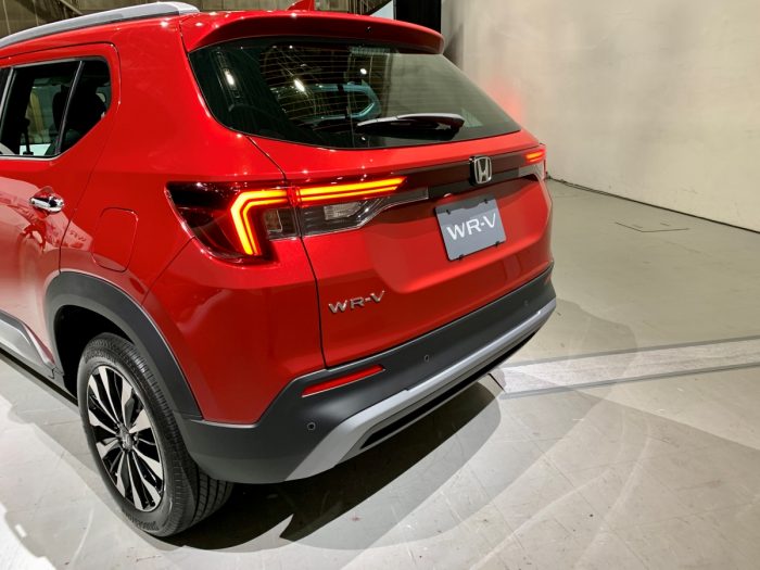 アンダー250万円の箱系SUV！新型「ホンダ WR-V」はソト遊びグルマの有力候補だ | クルマ 【BE-PAL】キャンプ、アウトドア、自然派生活の情報源ビーパル