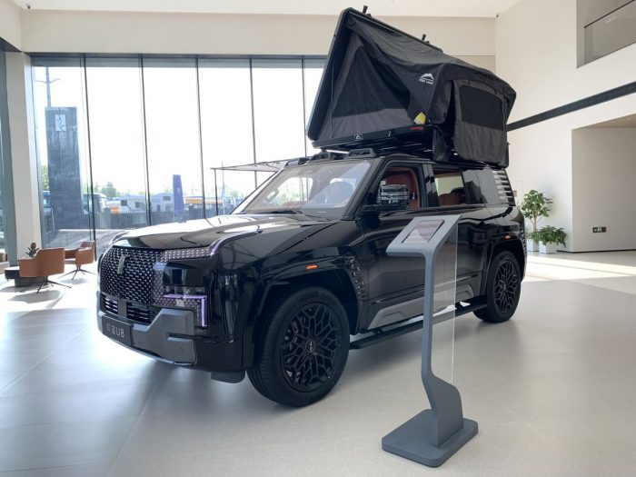 BYDのSUVがヤバすぎ！ 仰望（ヤンワン）の「U8」は1200馬力でドローンまで搭載 | 試乗記 【BE-PAL】キャンプ、アウトドア、自然派生活の情報源ビーパル