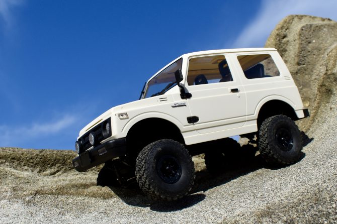 「ジムニーJA11」のアウトドアラジコンにグローバルエディションが登場！ 自分色に染めて遊ぼう | 遊び道具・ゲーム 【BE-PAL】キャンプ、アウトドア、自然派生活の情報源ビーパル