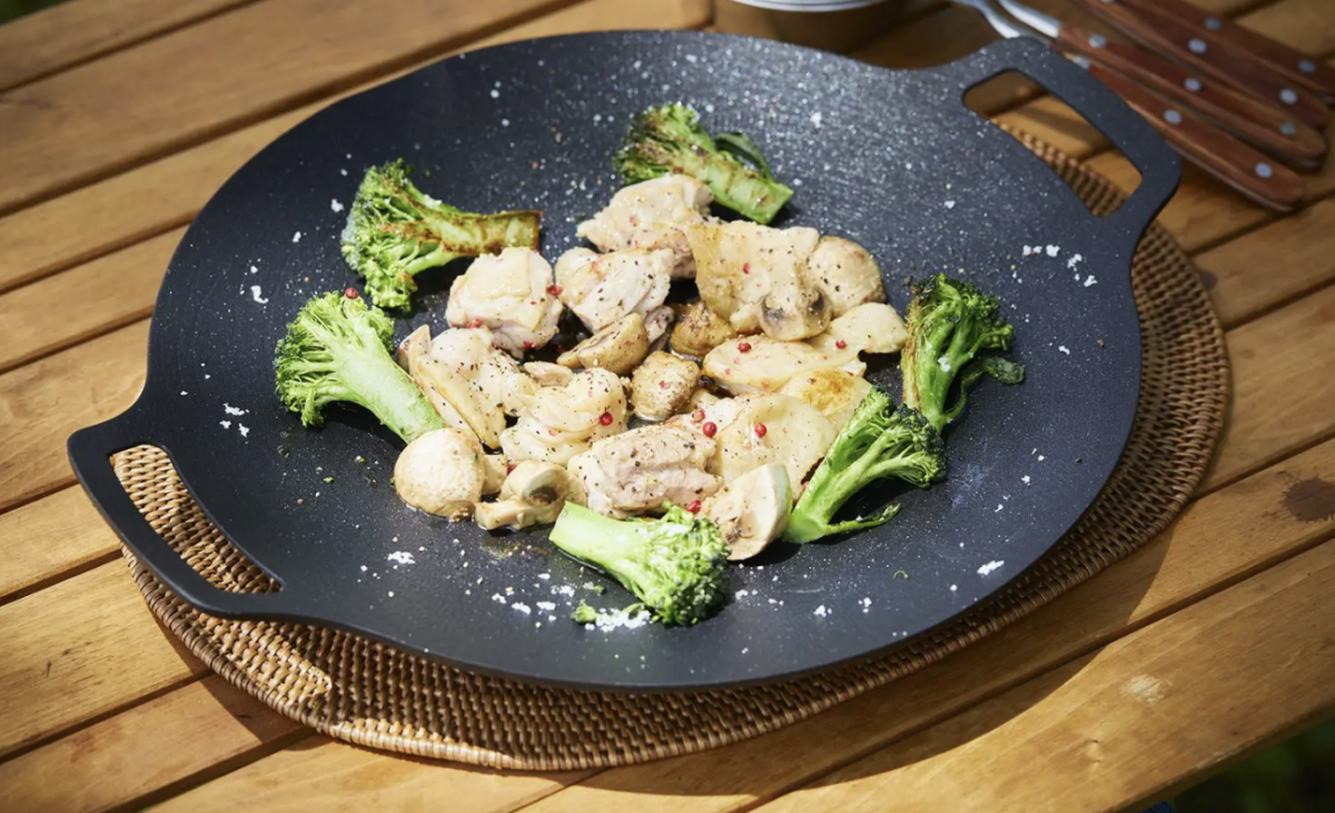 マルチグリドルのおすすめ8選！選び方とキャンプ飯レシピも紹介 | BBQグリル・炭火コンロ 【BE-PAL】キャンプ、アウトドア、自然派生活の情報源ビーパル