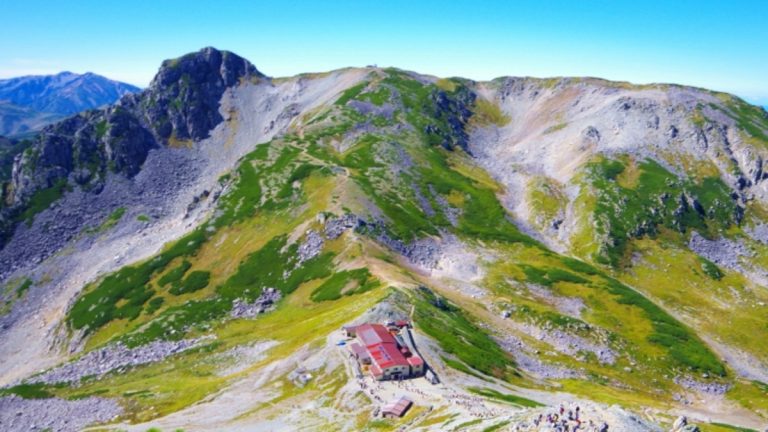 尾根とはどんな部分なのか？魅力や注意点を解説！ | 山・ハイキング・クライミング 【BE-PAL】キャンプ、アウトドア、自然派生活の情報源ビーパル