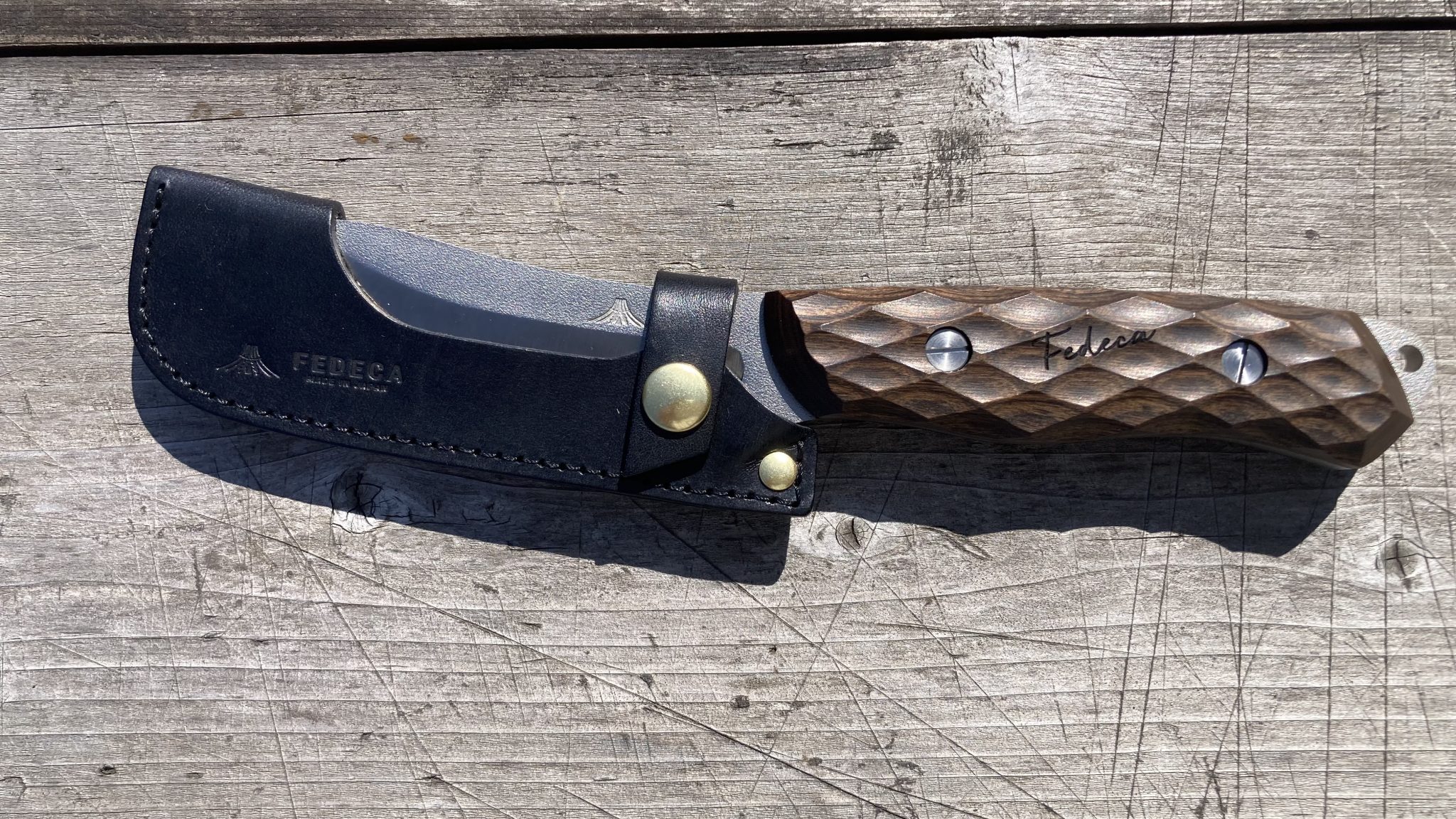 1本でここまで！料理好きキャンパーに推したいFEDECAブッシュクラフトナイフの魅力をレビュー | 道具・ギア 【BE-PAL】キャンプ、アウトドア、自然派生活の情報源ビーパル