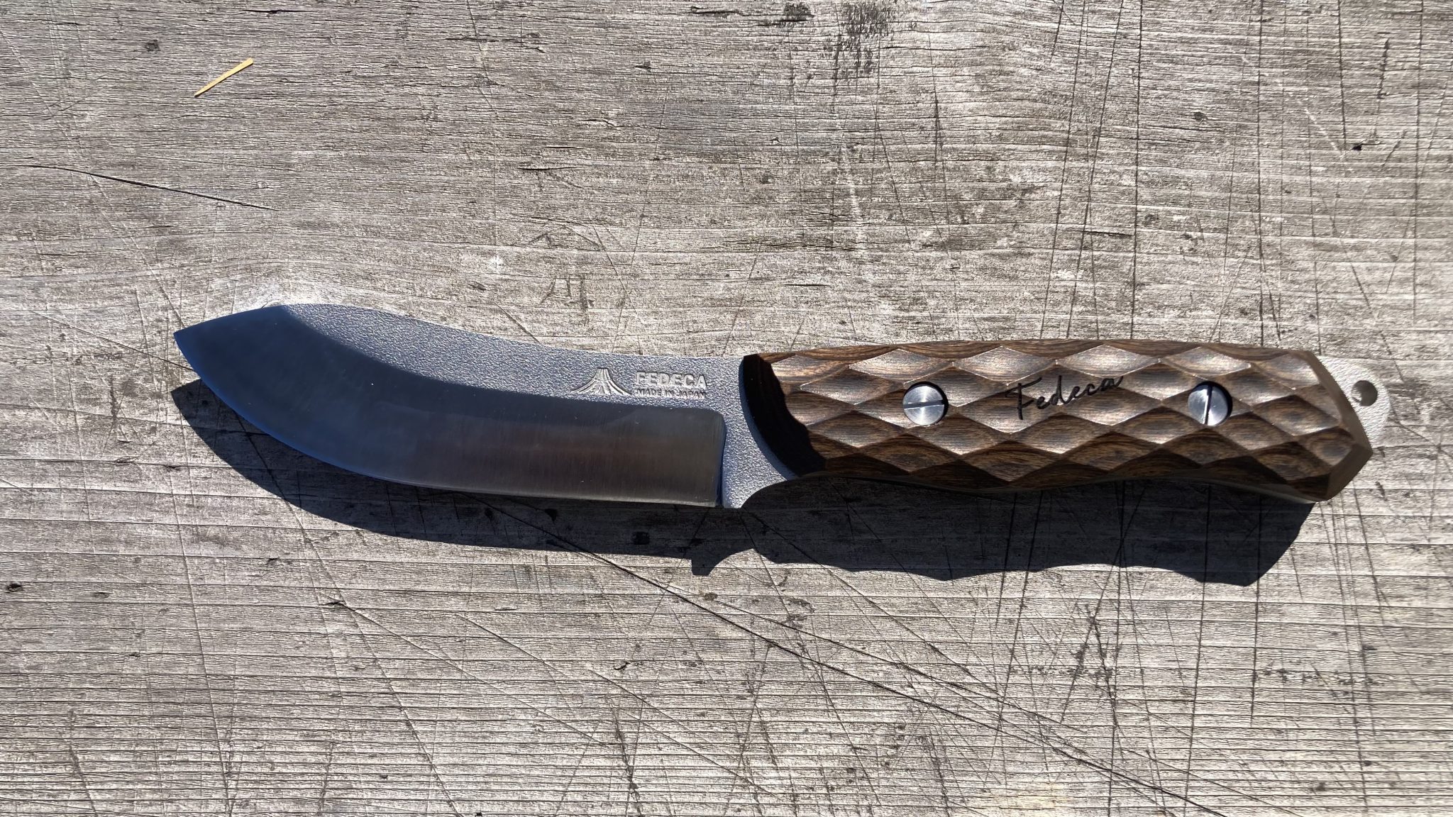 1本でここまで！料理好きキャンパーに推したいFEDECAブッシュクラフトナイフの魅力をレビュー | 道具・ギア 【BE-PAL】キャンプ、アウトドア、自然派生活の情報源ビーパル