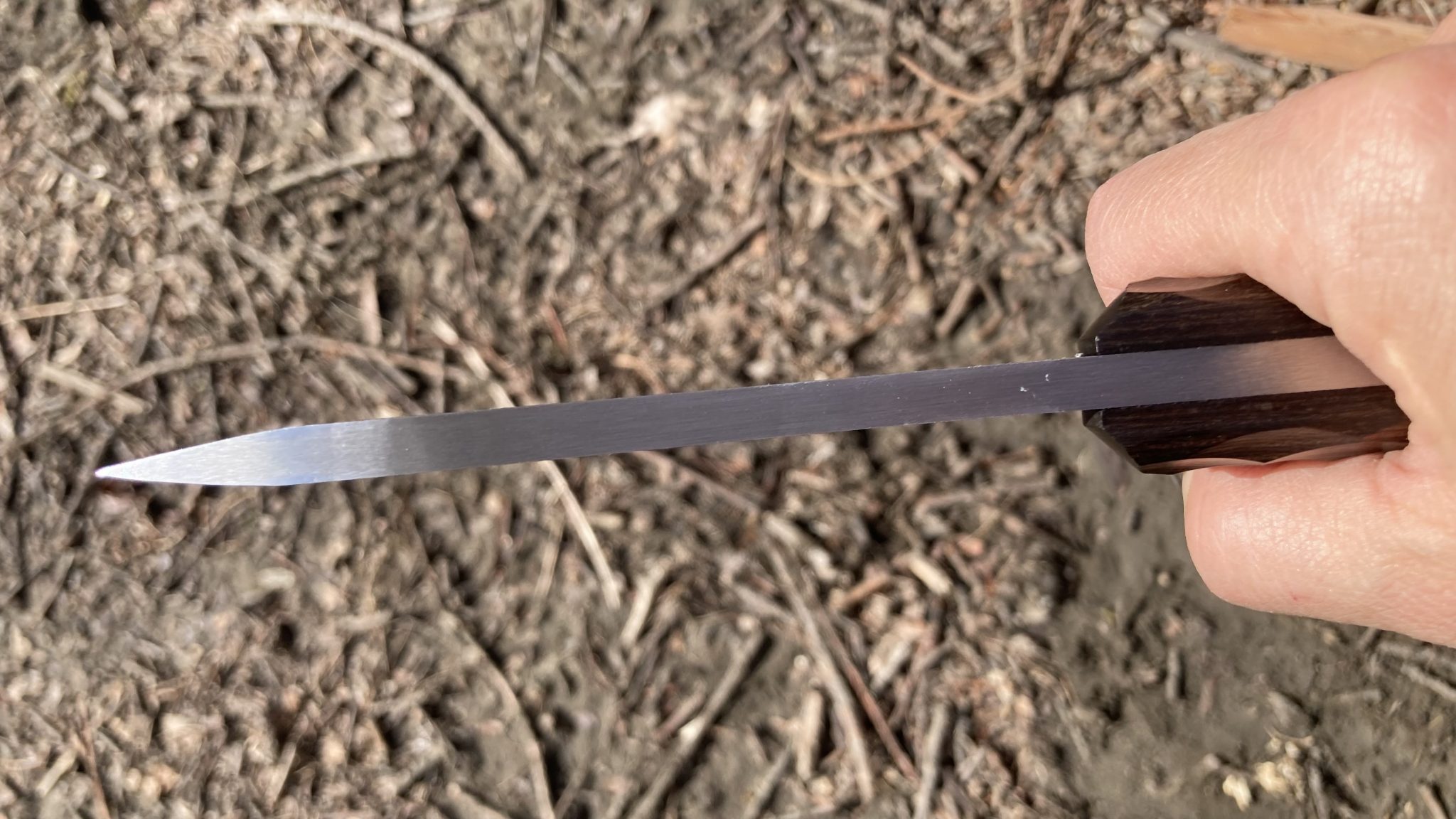 1本でここまで！料理好きキャンパーに推したいFEDECAブッシュクラフトナイフの魅力をレビュー | 道具・ギア 【BE-PAL】キャンプ、アウトドア、自然派生活の情報源ビーパル