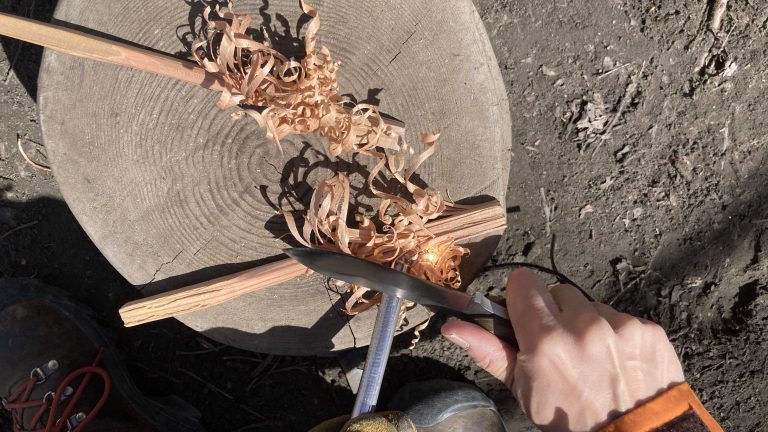 1本でここまで！料理好きキャンパーに推したいFEDECAブッシュクラフトナイフの魅力をレビュー | 道具・ギア 【BE-PAL】キャンプ、アウトドア、自然派生活の情報源ビーパル