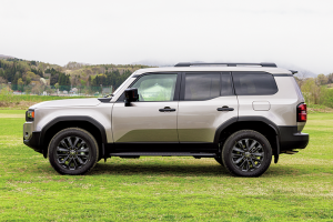 アウトドアにおすすめのトヨタ車12選｜SUV・ミニバンほか外遊びに最適なモデルを紹介 | クルマ 【BE-PAL】キャンプ、アウトドア、自然派生活の情報源ビーパル