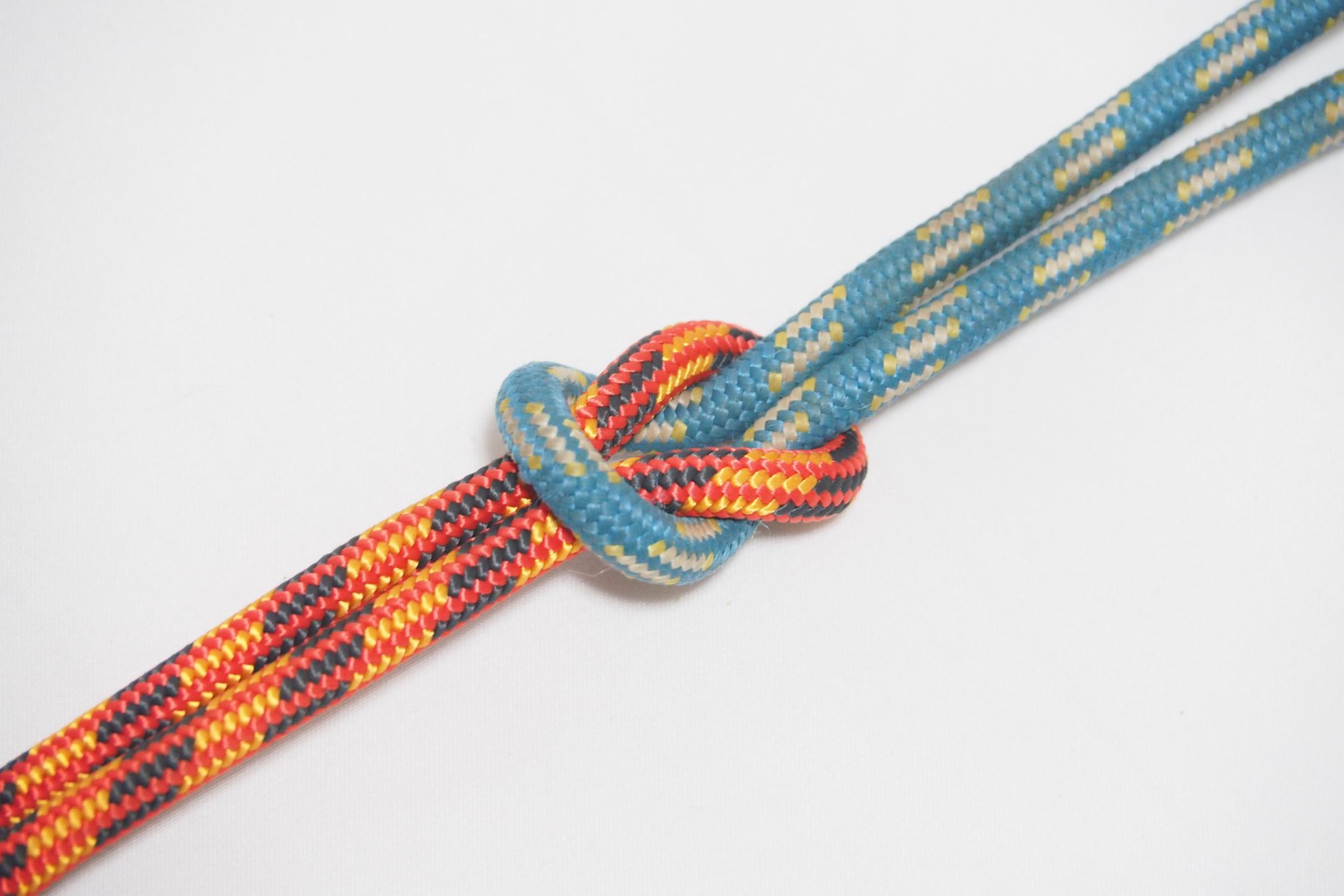 紐ががっちりとほどけない結び方を覚えよう！紐2本で結ぶのがポイント | アウトドアの知識 【BE-PAL】キャンプ、アウトドア、自然派生活の ...