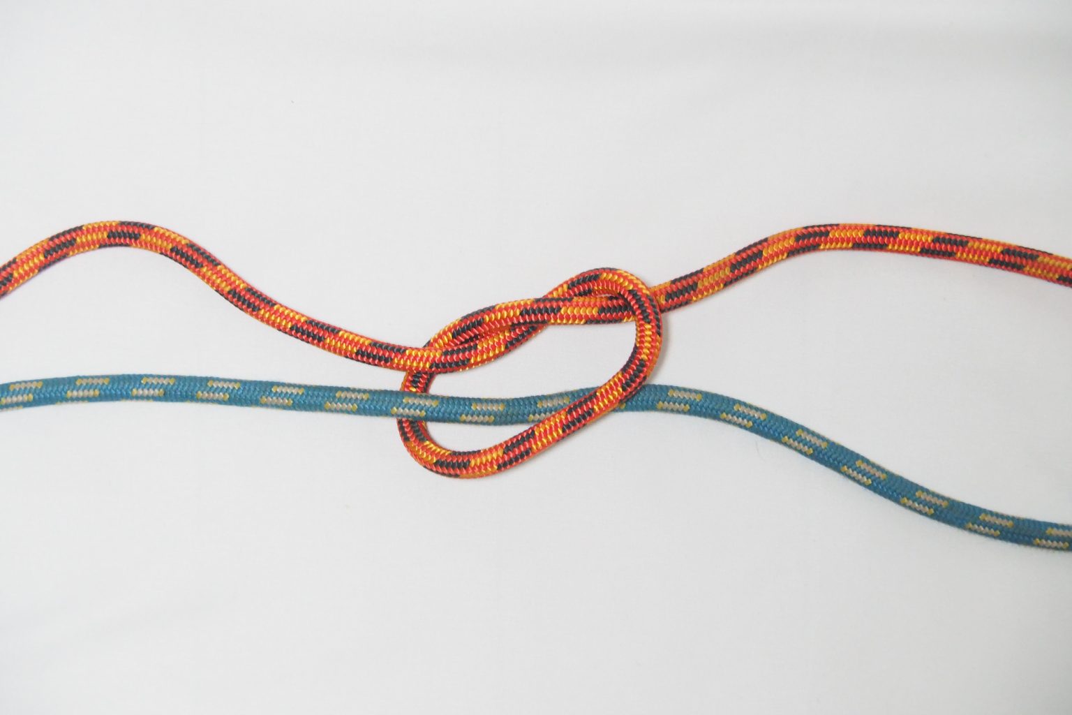 紐ががっちりとほどけない結び方を覚えよう！紐2本で結ぶのがポイント | アウトドアの知識 【BE-PAL】キャンプ、アウトドア、自然派生活の ...