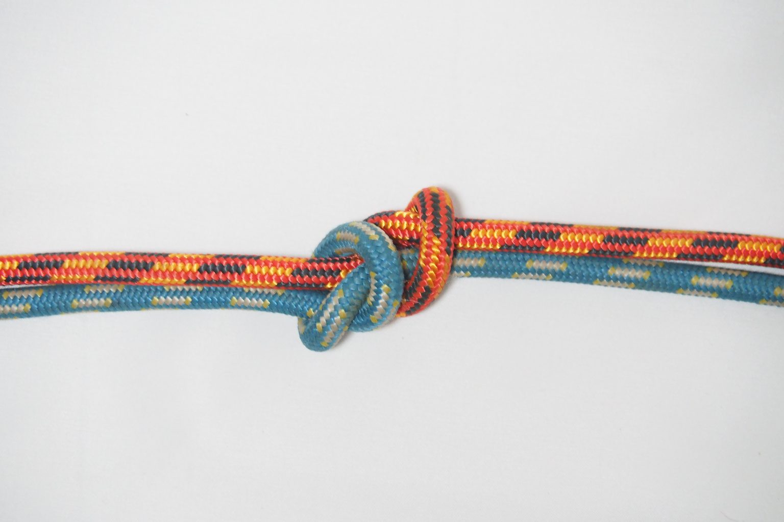 紐ががっちりとほどけない結び方を覚えよう！紐2本で結ぶのがポイント | アウトドアの知識 【BE-PAL】キャンプ、アウトドア、自然派生活の ...